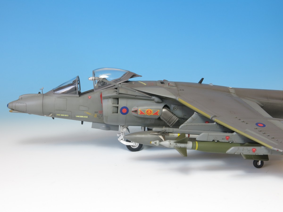 HARRIER: MODELLING AN ICON – SPENCER POLLARD'S KIT BOX