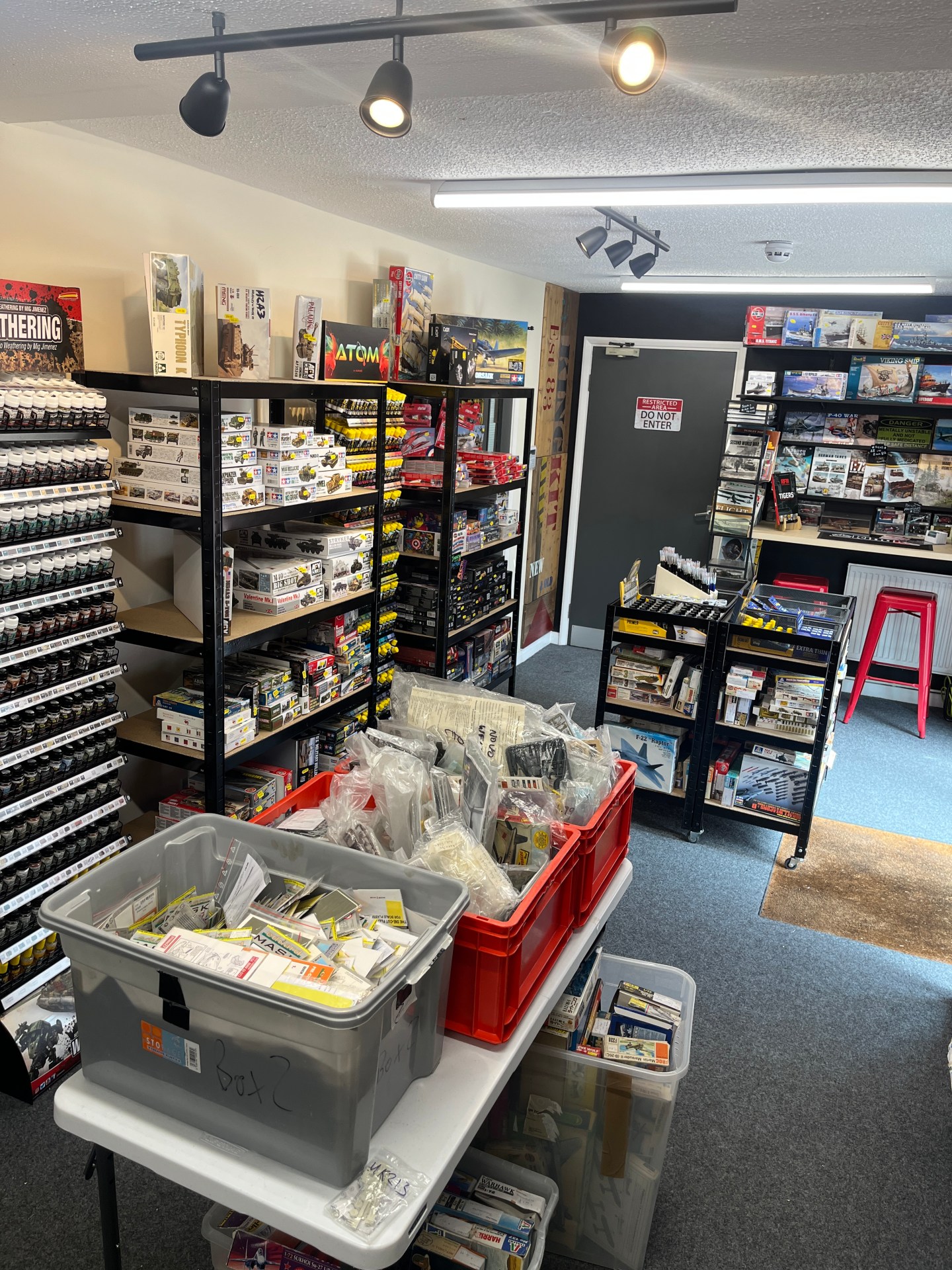 A MODELMAKER’S LIFE: LUNCH OUT AND A VISIT TO KINGKIT… – SPENCER ...